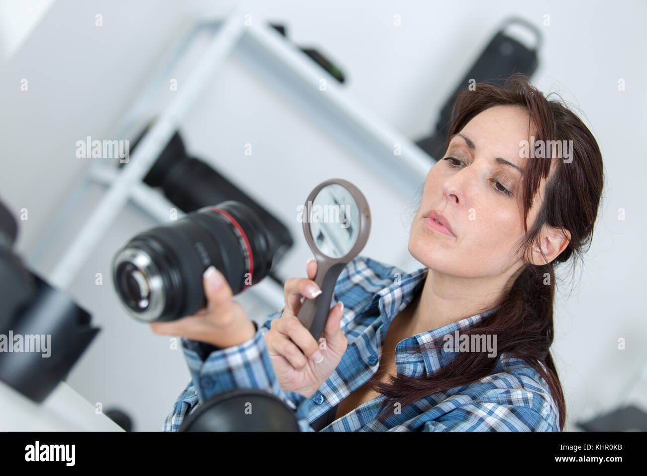 Magnifying images hi-res stock photography and images - Alamy