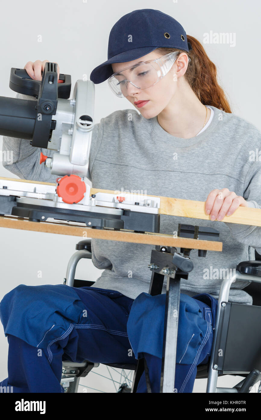 female disabled carpenter using circular saw Stock Photo - Alamy