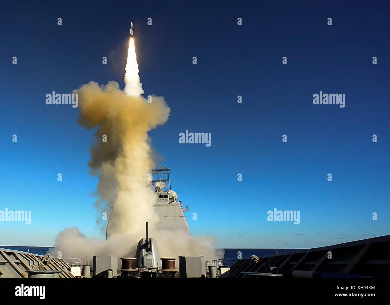 The guided missile cruiser uss normandy hi-res stock photography and ...