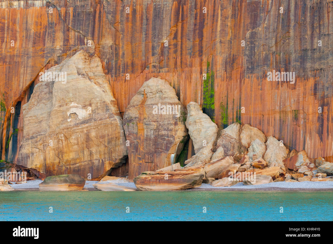 Mineral stained cliff, Pictured Rocks National Lakeshore, Michigan ...