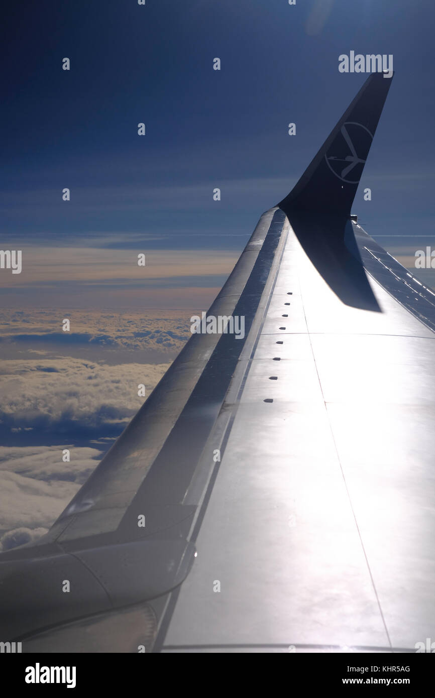 View from a window seat of a passenger aircraft Stock Photo - Alamy