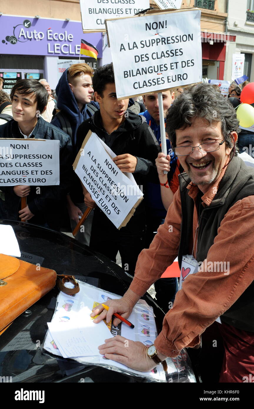 Teachers and pupils protest against announced foreign languages ...