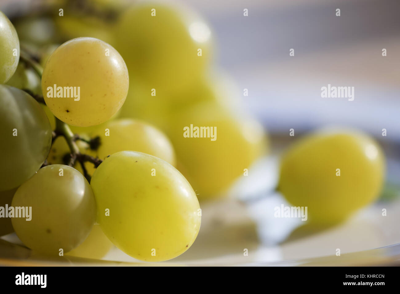 Variétés Italia of white table grapes Stock Photo - Alamy