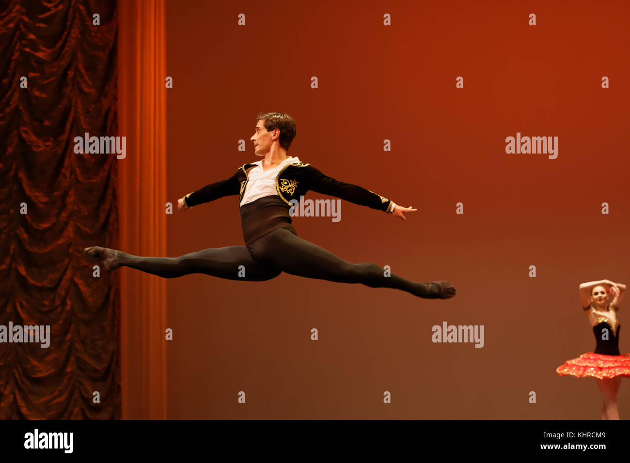 Ballet soloist hi-res stock photography and images - Alamy