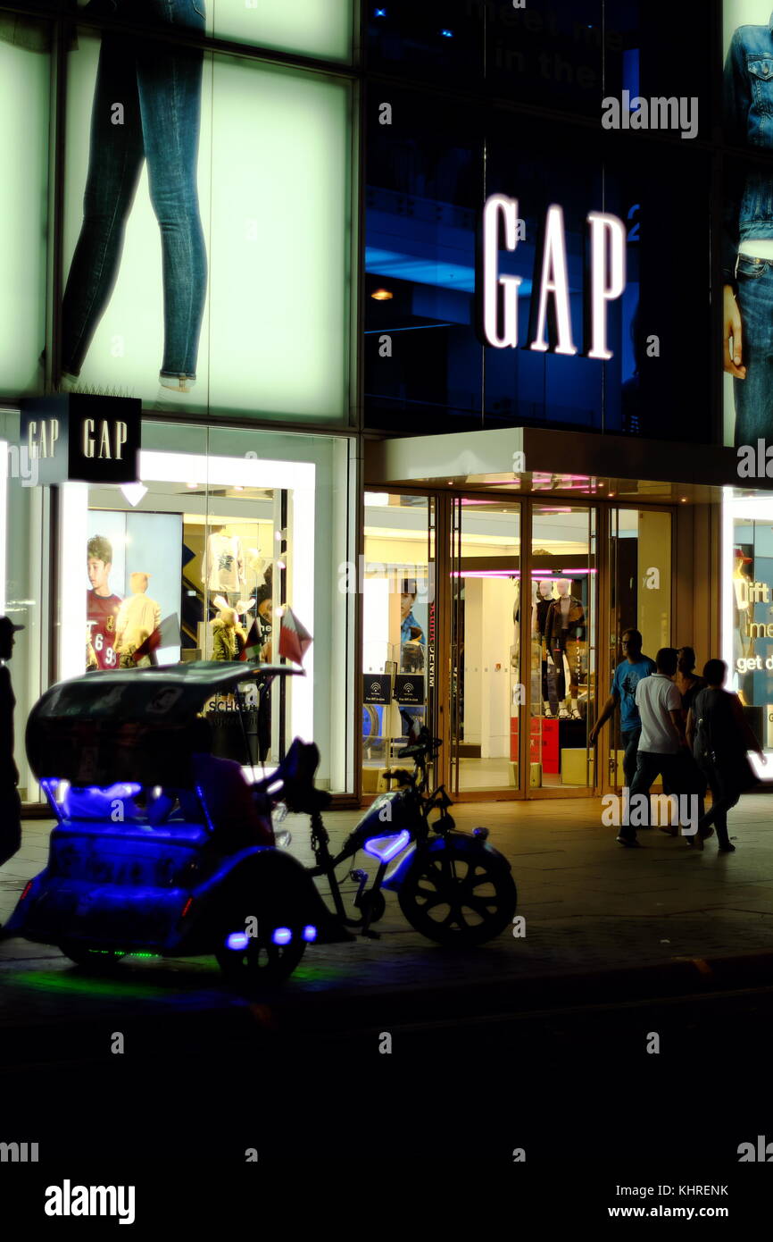 Gap clothing hi-res stock photography and images - Alamy