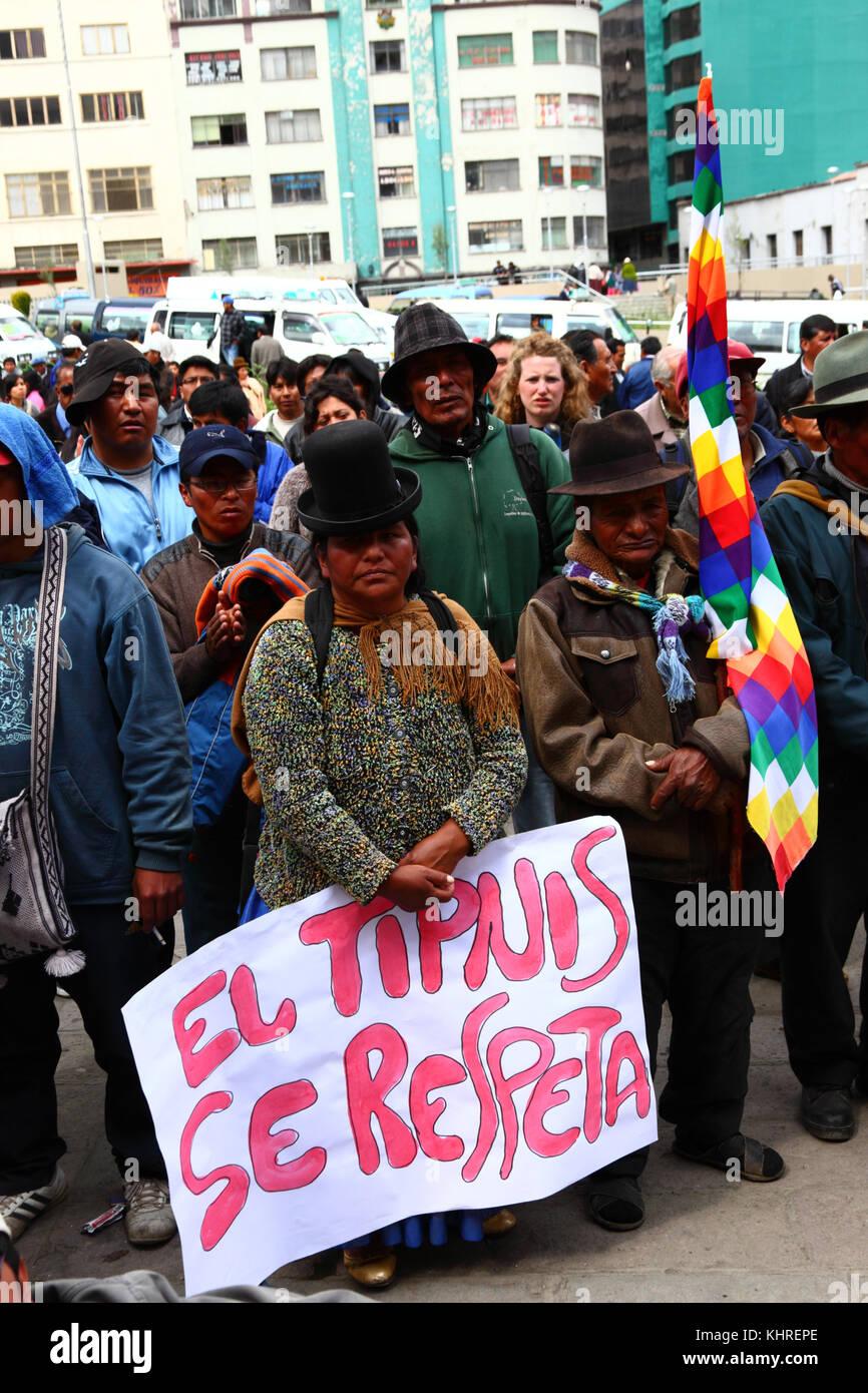Members of the CONAMAQ highland indigenous peoples union protest ...