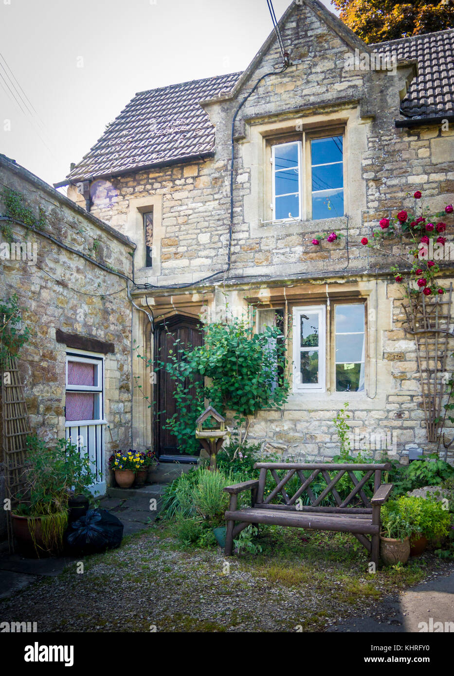 Typical Cotswold cottage, Cotswolds, Gloucestershire, UK Stock Photo ...