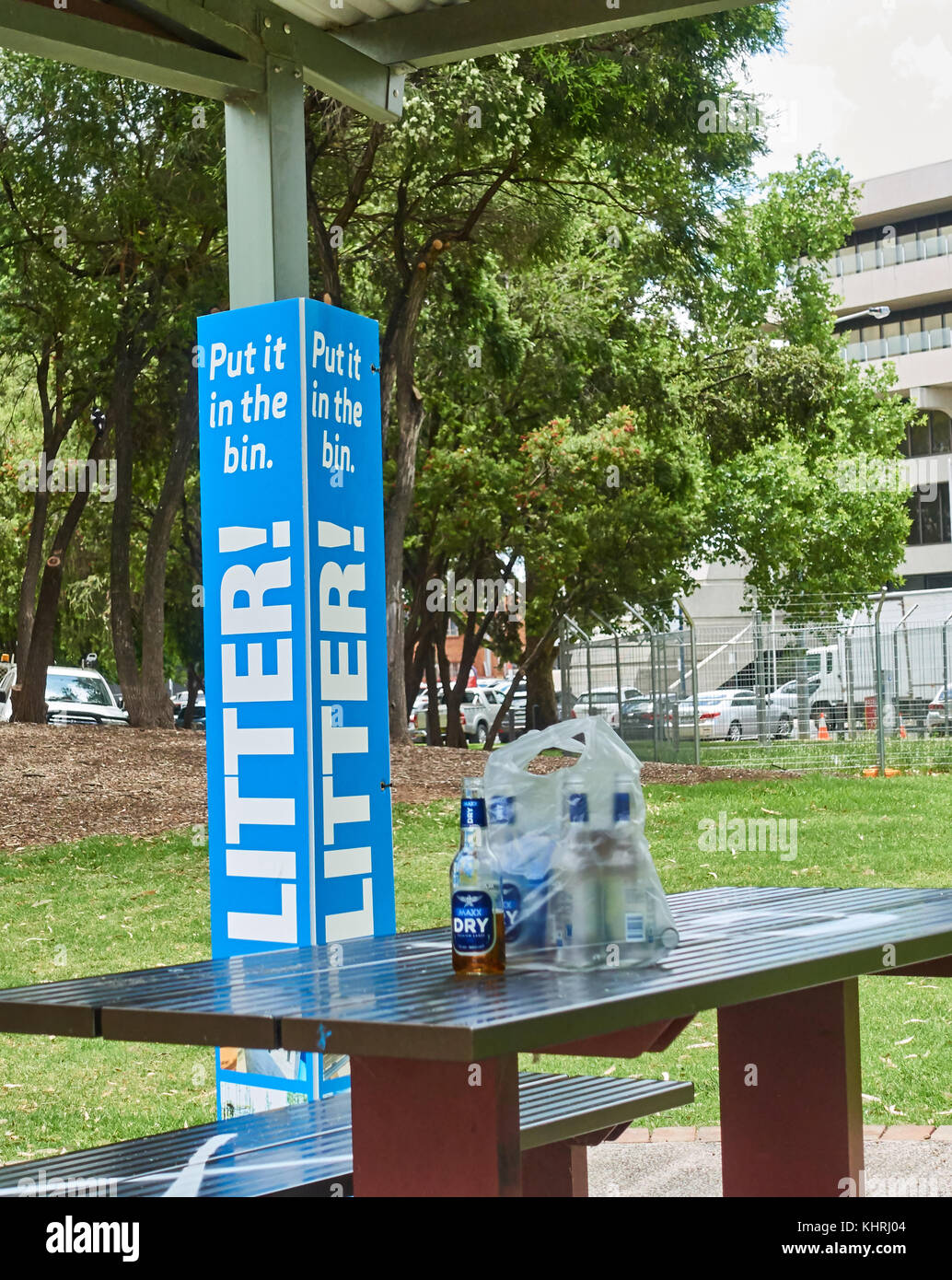 Anti litter sign hi-res stock photography and images - Alamy