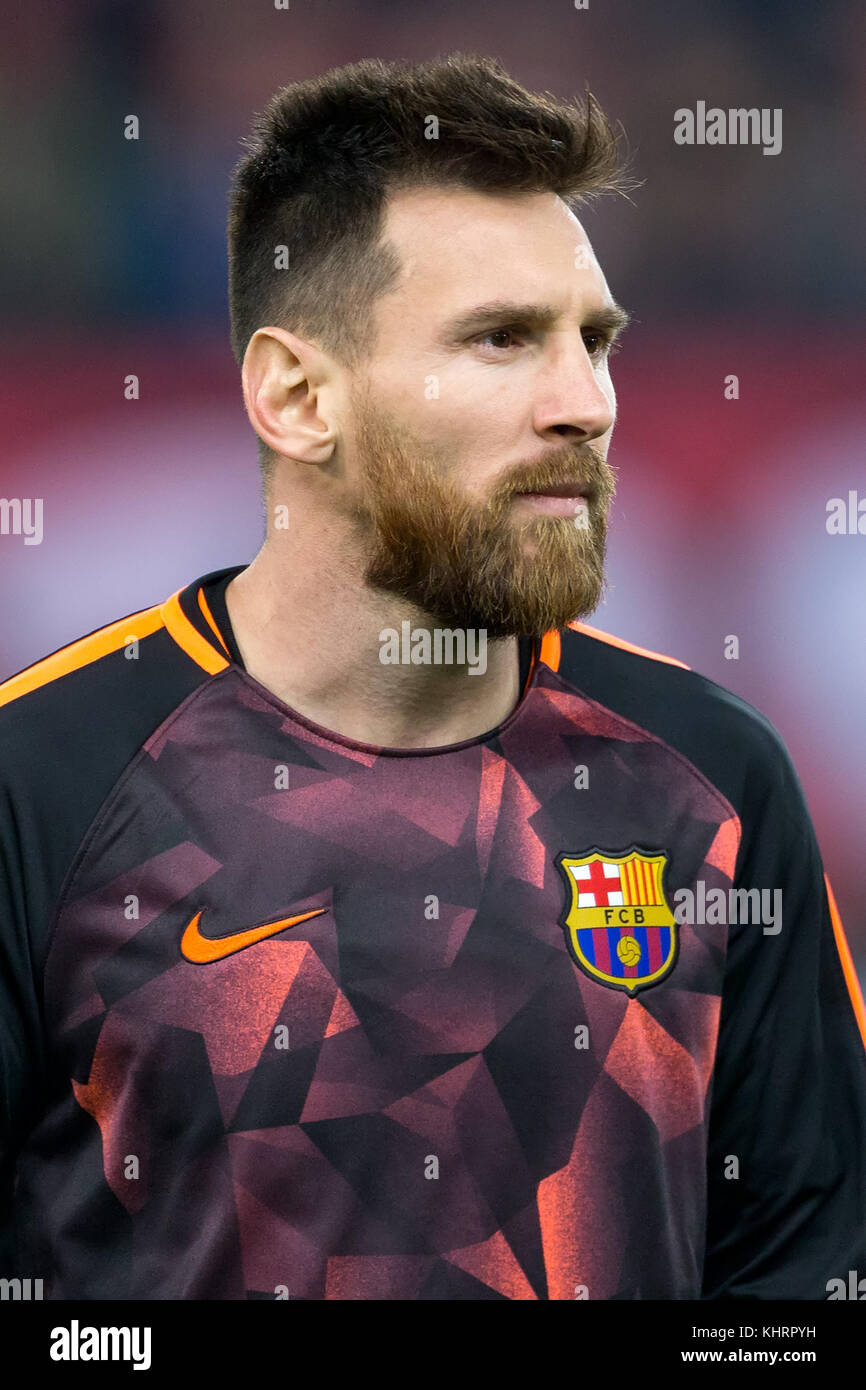 Lionel messi in action hi-res stock photography and images - Alamy