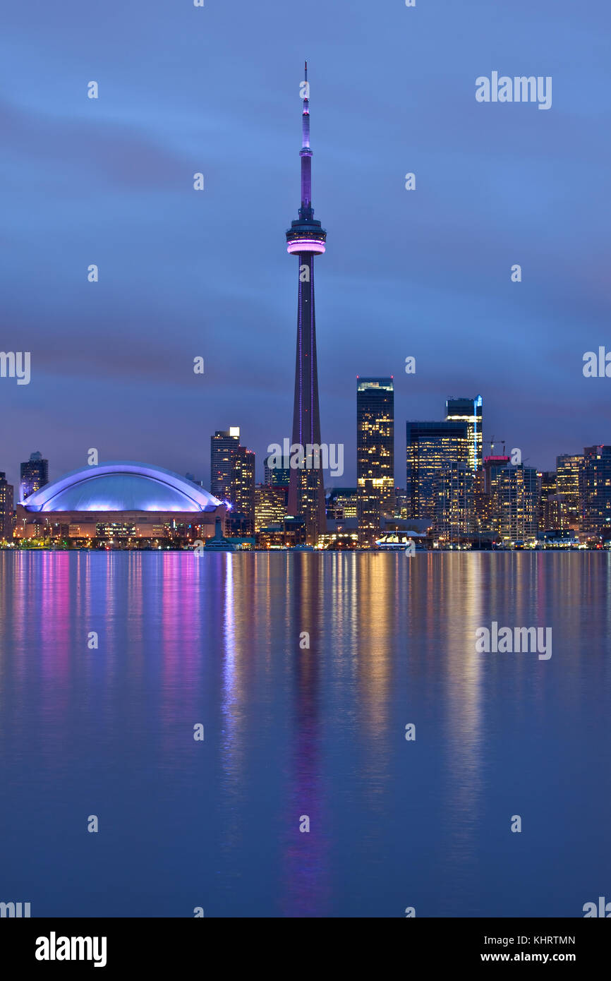 Toronto cn tower night hi-res stock photography and images - Alamy