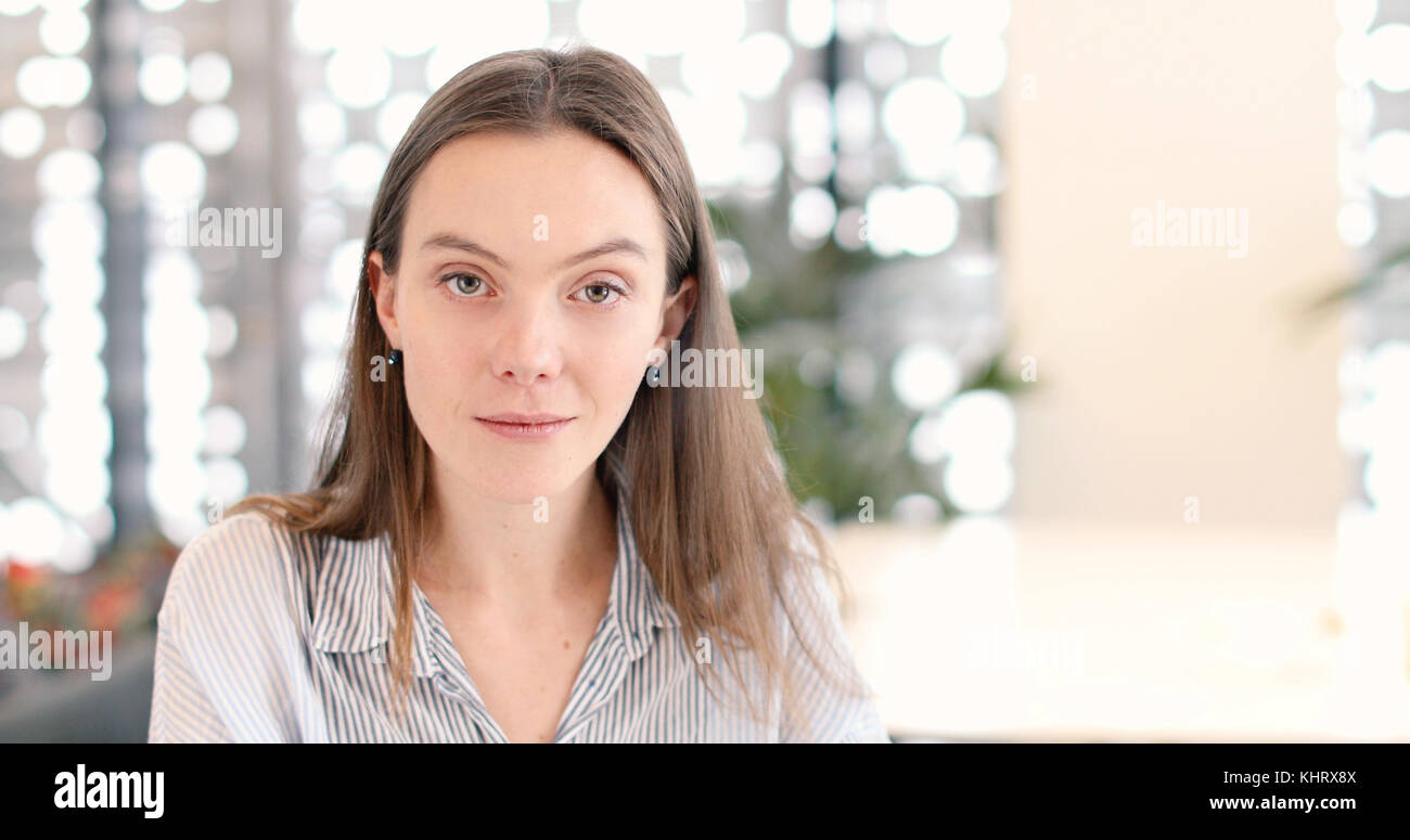 Young pretty woman portrait hi-res stock photography and images - Alamy