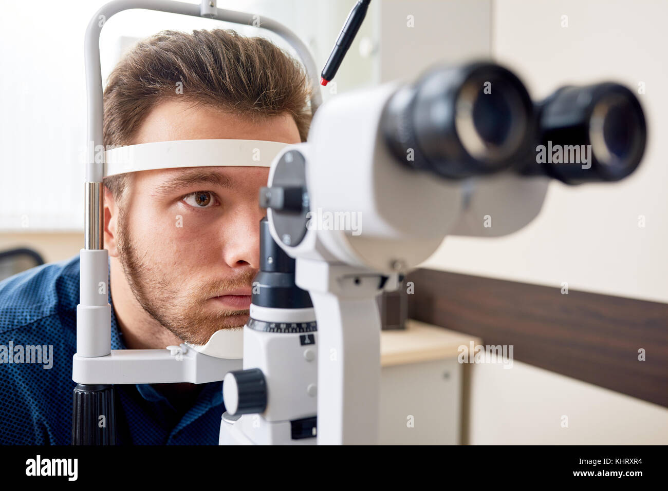 Slit lamp machine hi-res stock photography and images - Alamy