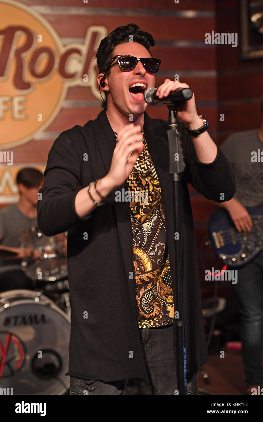 HOLLYWOOD FL - JANUARY 25: Nicholas Collins and Phil Collins attend the ...