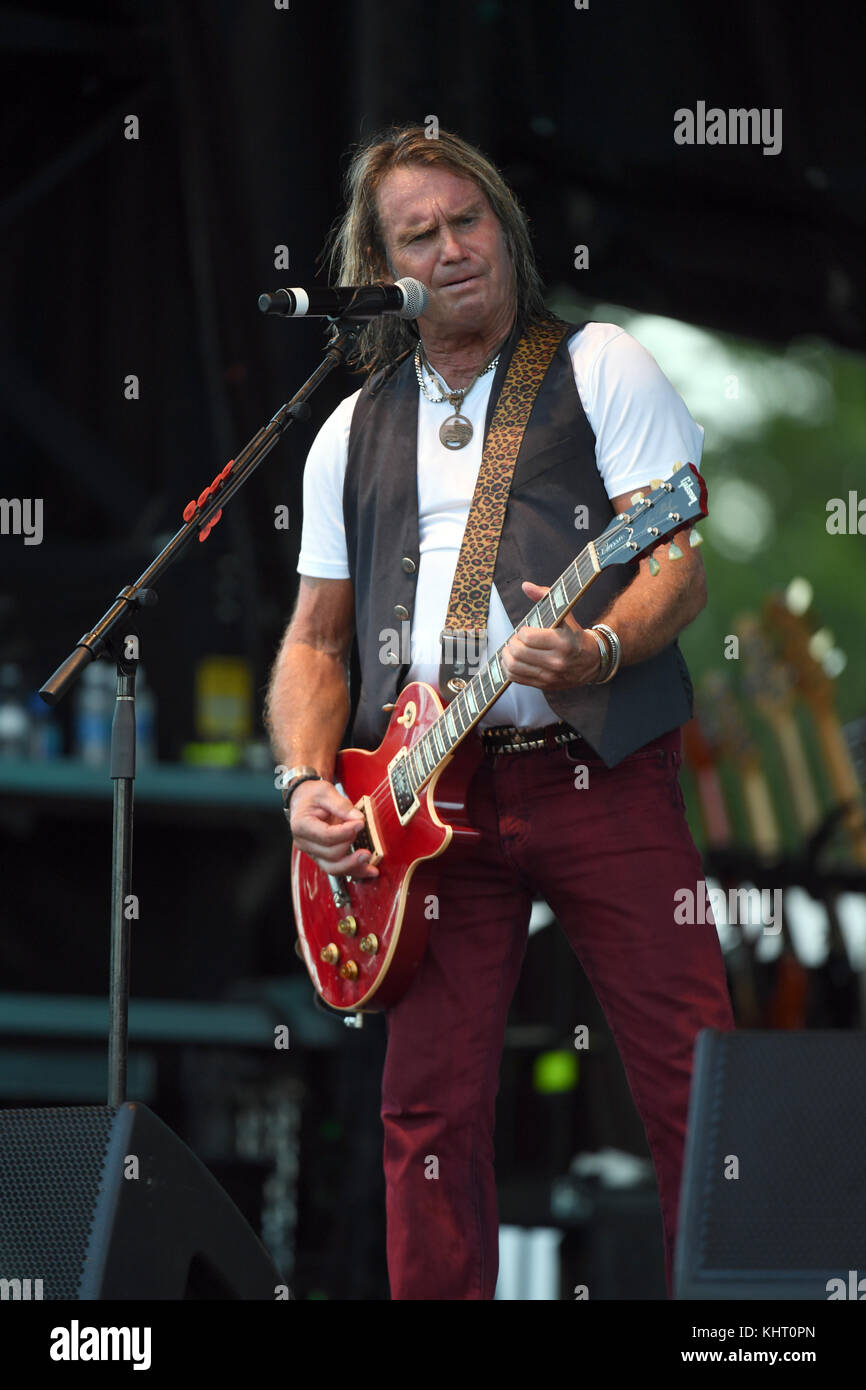 PEMBROKE PINES, FLORIDA - NOVEMBER 05: Charlie Huhn of Foghat at the ...