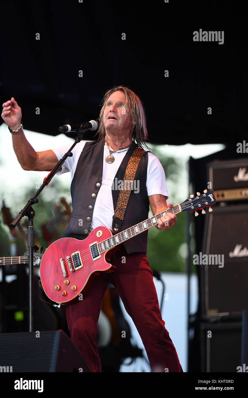 PEMBROKE PINES, FLORIDA - NOVEMBER 05: Charlie Huhn of Foghat at the ...