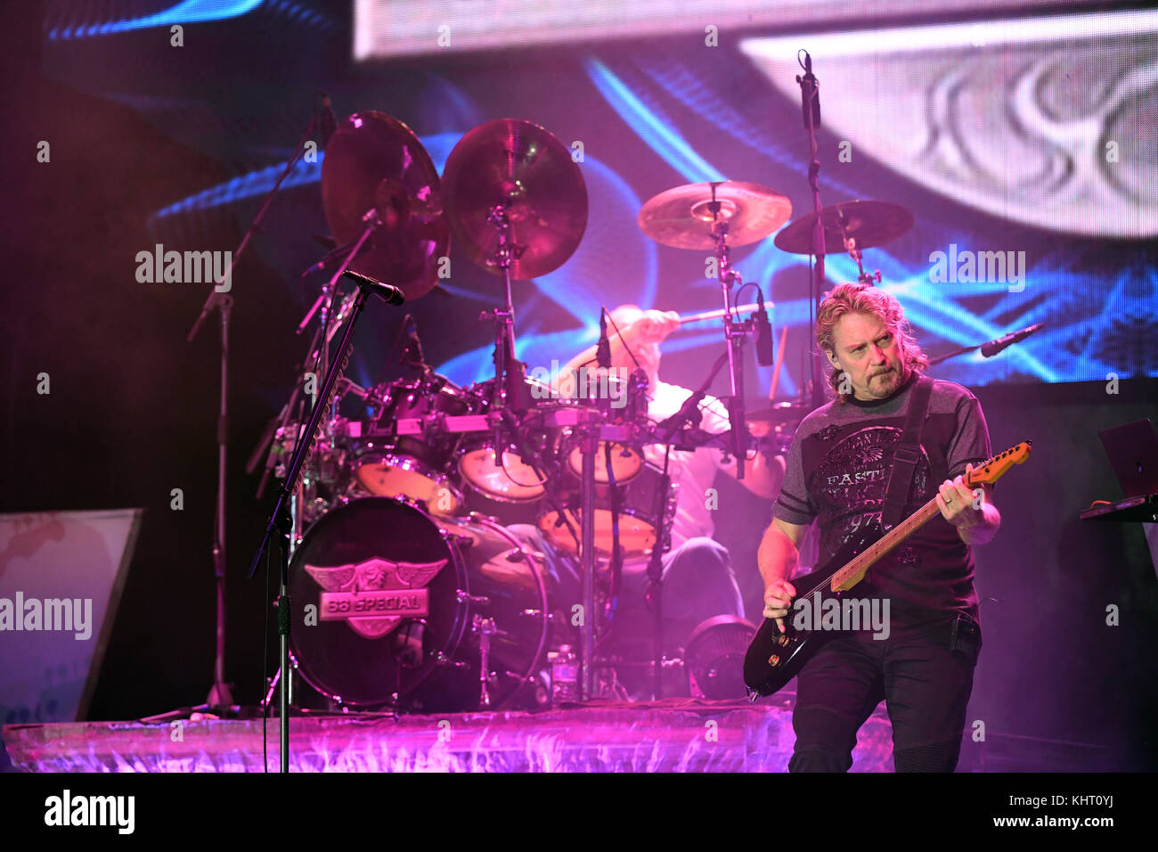 PEMBROKE PINES, FLORIDA - NOVEMBER 05: Danny Chauncey of the band 38 ...