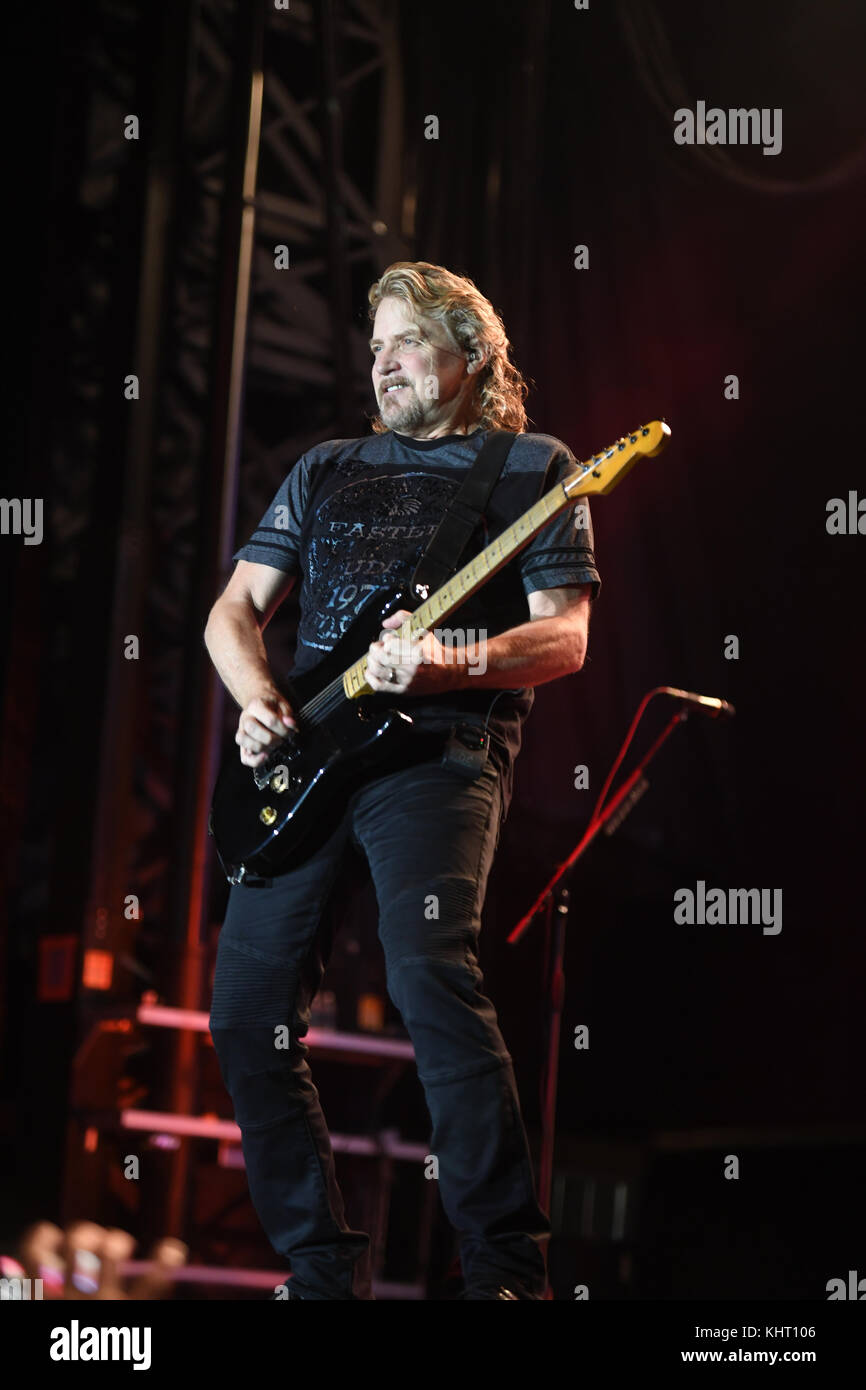 PEMBROKE PINES, FLORIDA - NOVEMBER 05: Danny Chauncey of the band 38 ...