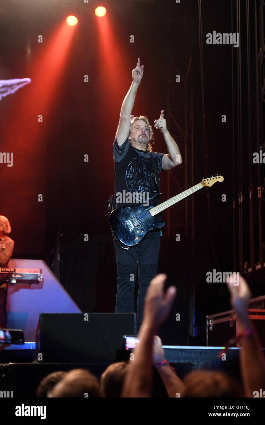 PEMBROKE PINES, FLORIDA - NOVEMBER 05: Danny Chauncey of the band 38 ...