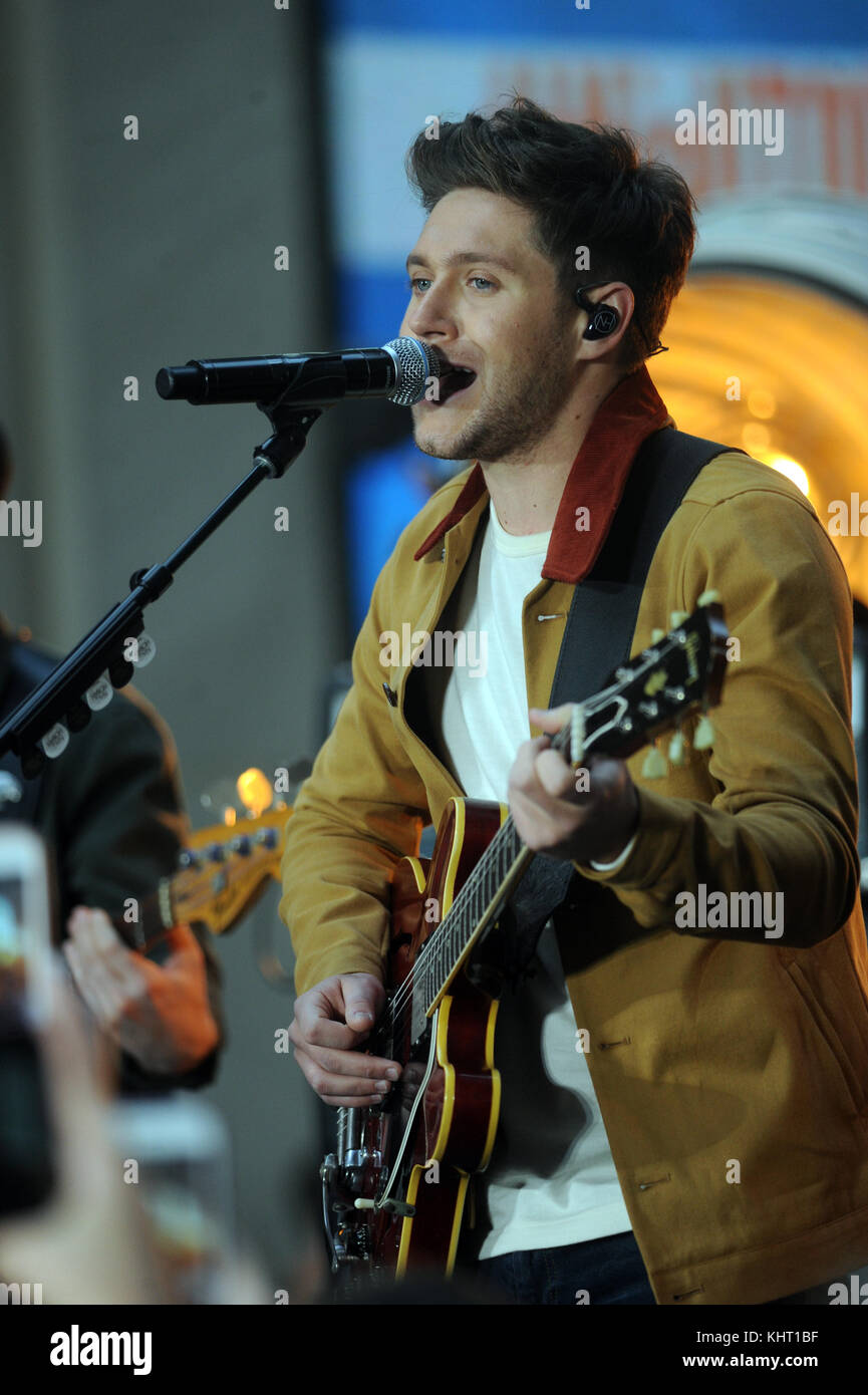 NEW YORK, NY - OCTOBER 26: Singer Niall Horan performs on NBC's 'Today ...