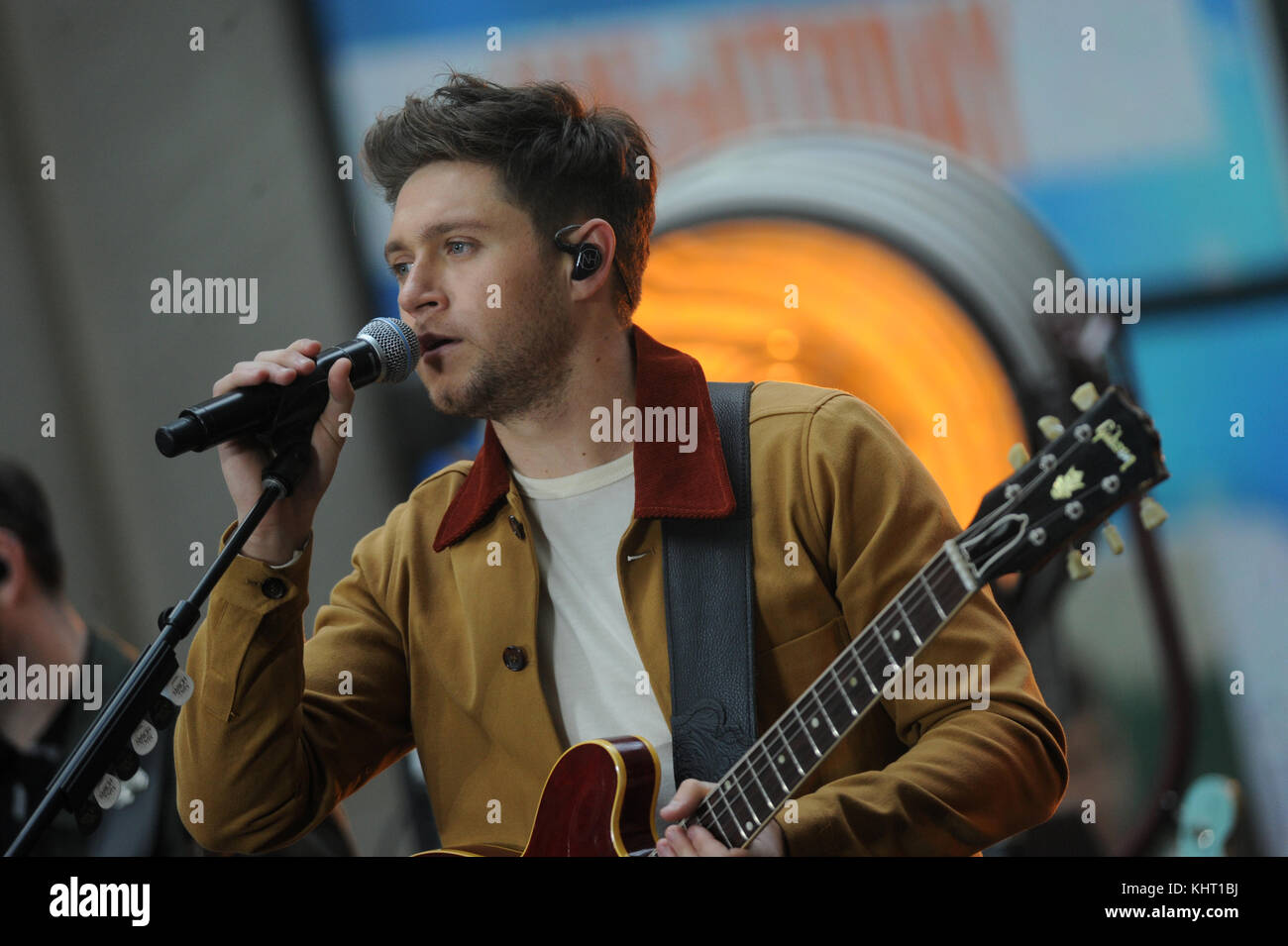 NEW YORK, NY - OCTOBER 26: Singer Niall Horan performs on NBC's 'Today ...