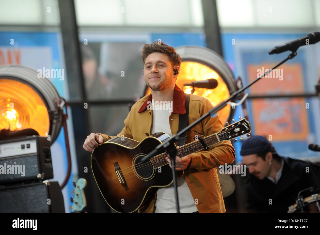 NEW YORK, NY - OCTOBER 26: Singer Niall Horan performs on NBC's 'Today ...