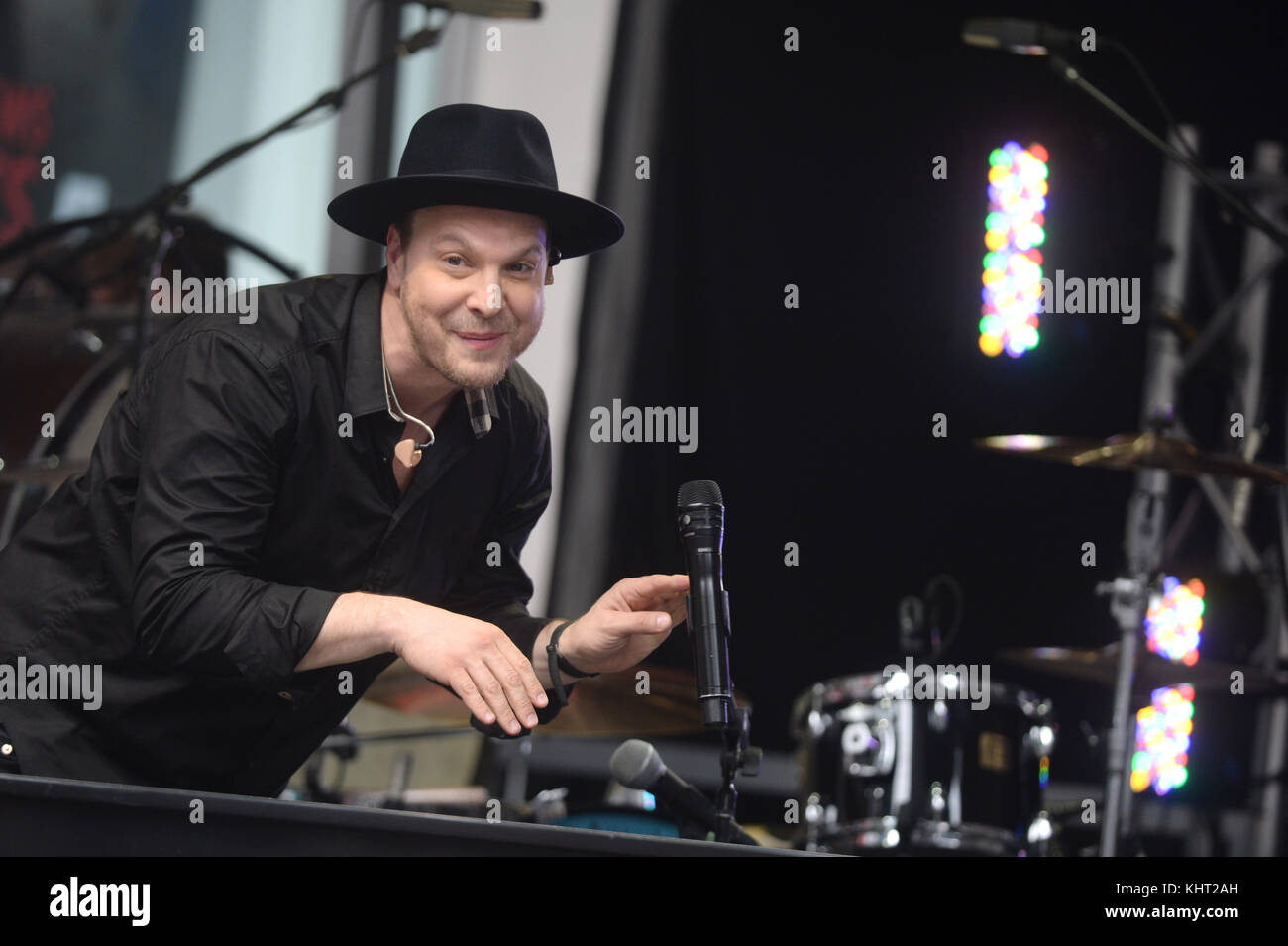 NEW YORK, NY - JUNE 23: Singer-songwriter Gavin Degraw performs live on ...