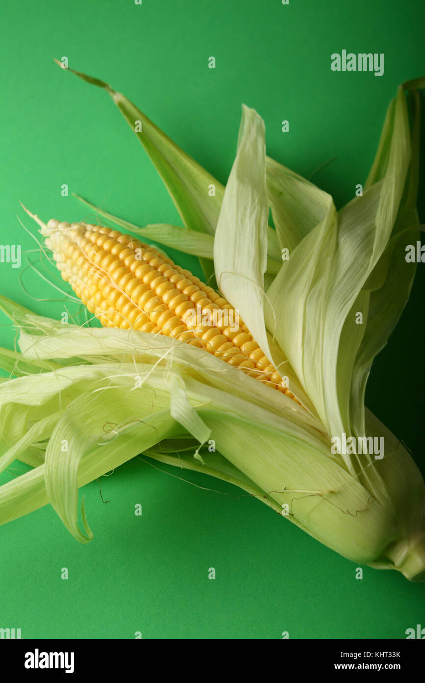 One corn cob on green background, food closeup Stock Photo - Alamy