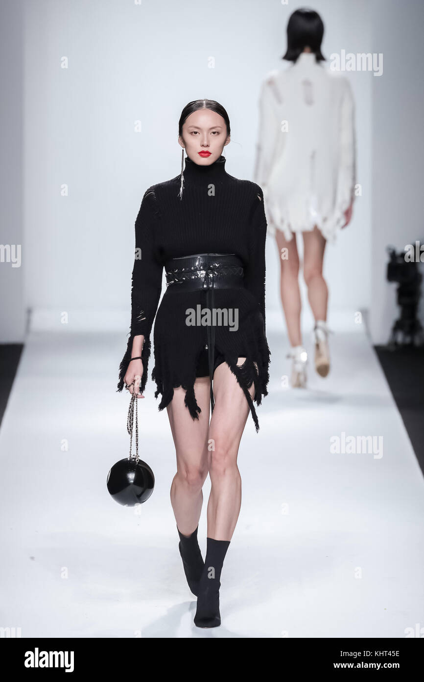 Shanghai Fashion Week Spring/Summer 2018 - ZHANG SHUAI x JD - Catwalk ...