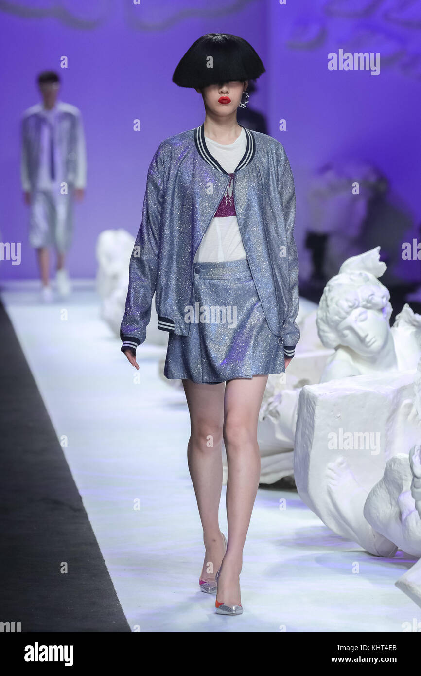 Shanghai Fashion Week Spring/Summer 2018 - Ji Cheng - Catwalk Featuring ...
