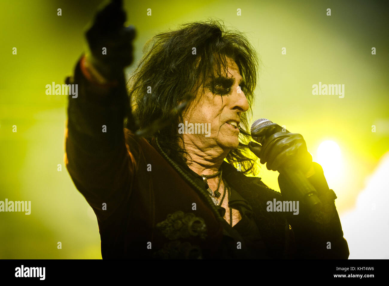 Alice Cooper Performance High Resolution Stock Photography and Images ...