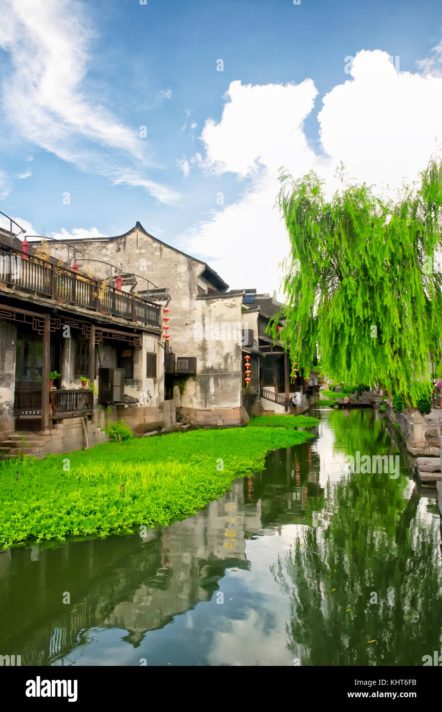 The Chinese architecture and buildings lining the water canals to ...
