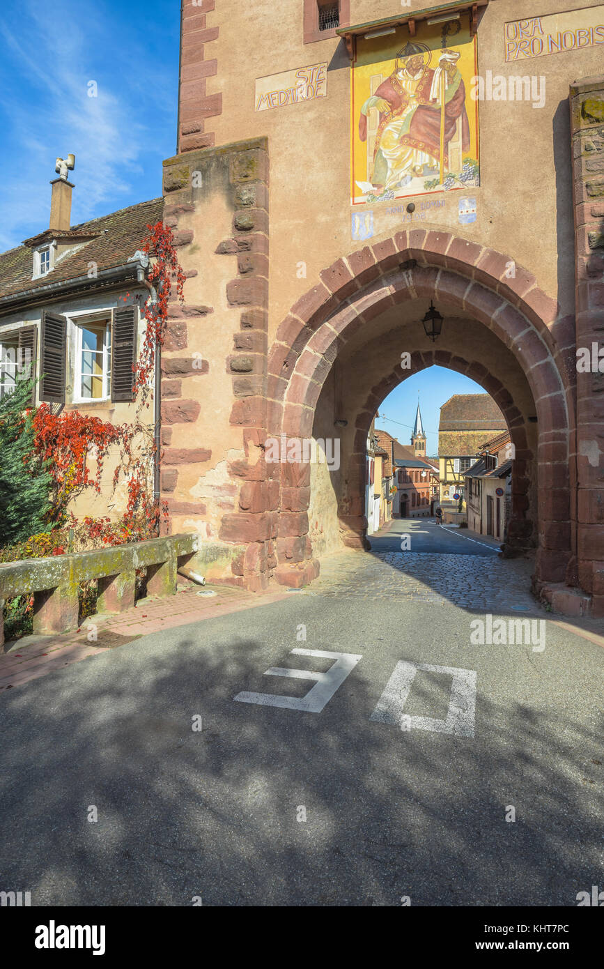 Medieval villages hi-res stock photography and images - Alamy