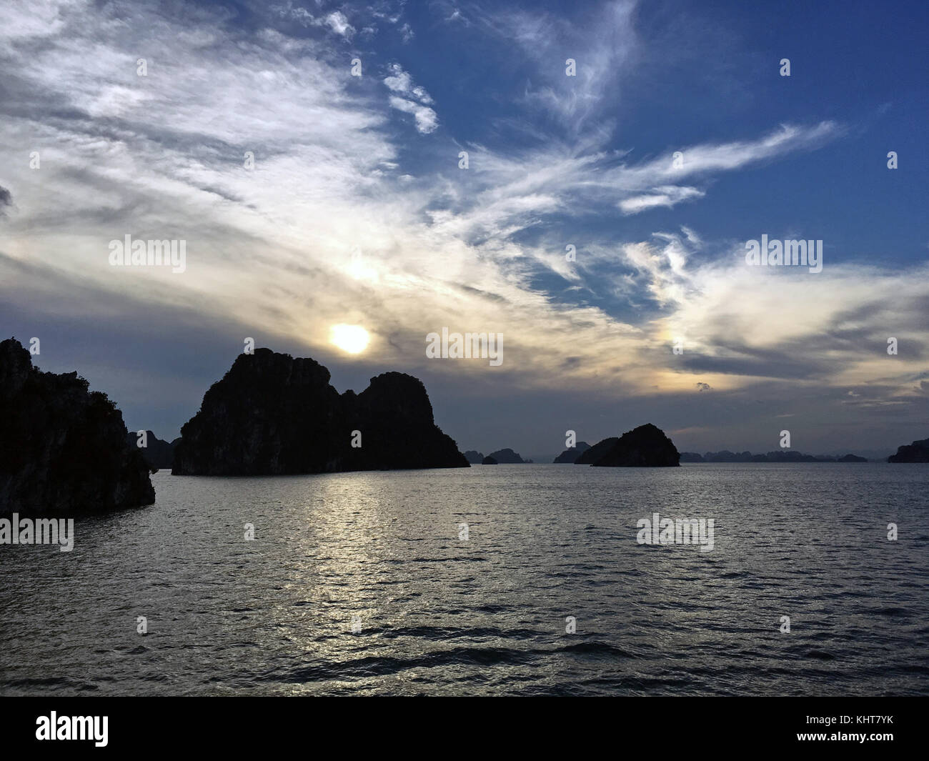 Ha long bay sunset hi-res stock photography and images - Alamy