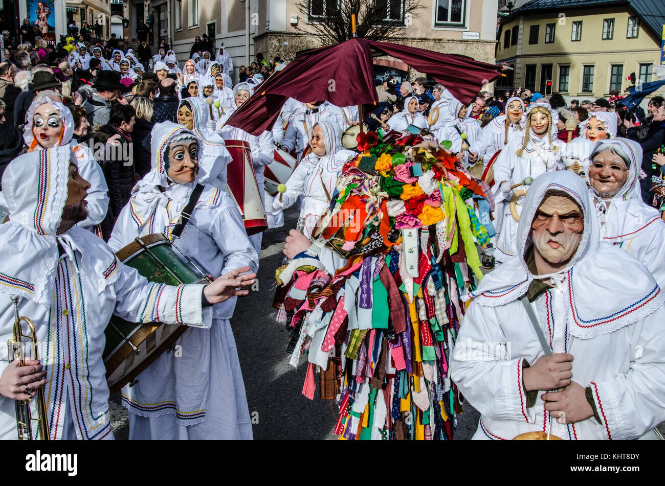 Traditional flinserl fancy dresses hi-res stock photography and images ...