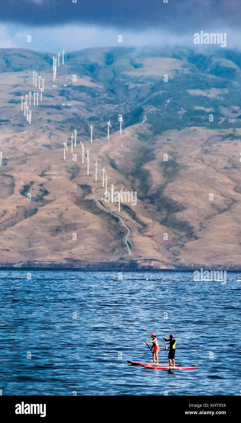 Couple paddle boarding off the coast of Wailea Beach, Maui, Hawaii ...