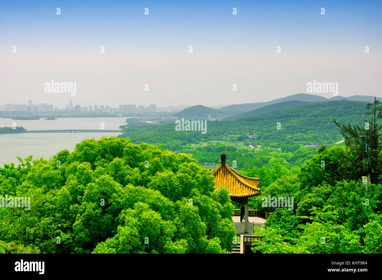 A landscape picture of Turtle Island on Lake Tai (taihu) in Wuxi China in Jiangsu province Stock ...