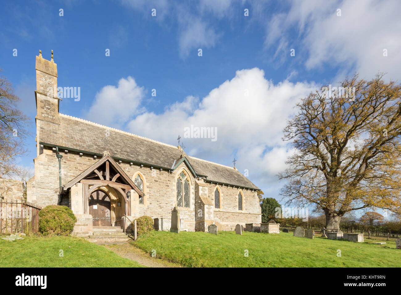 Castle churches hi-res stock photography and images - Alamy