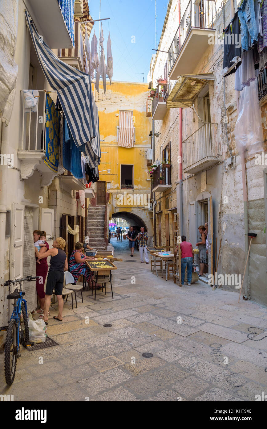 Bari women hi-res stock photography and images - Alamy