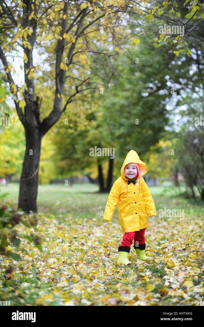 Children in the autumn park walk Stock Photo - Alamy