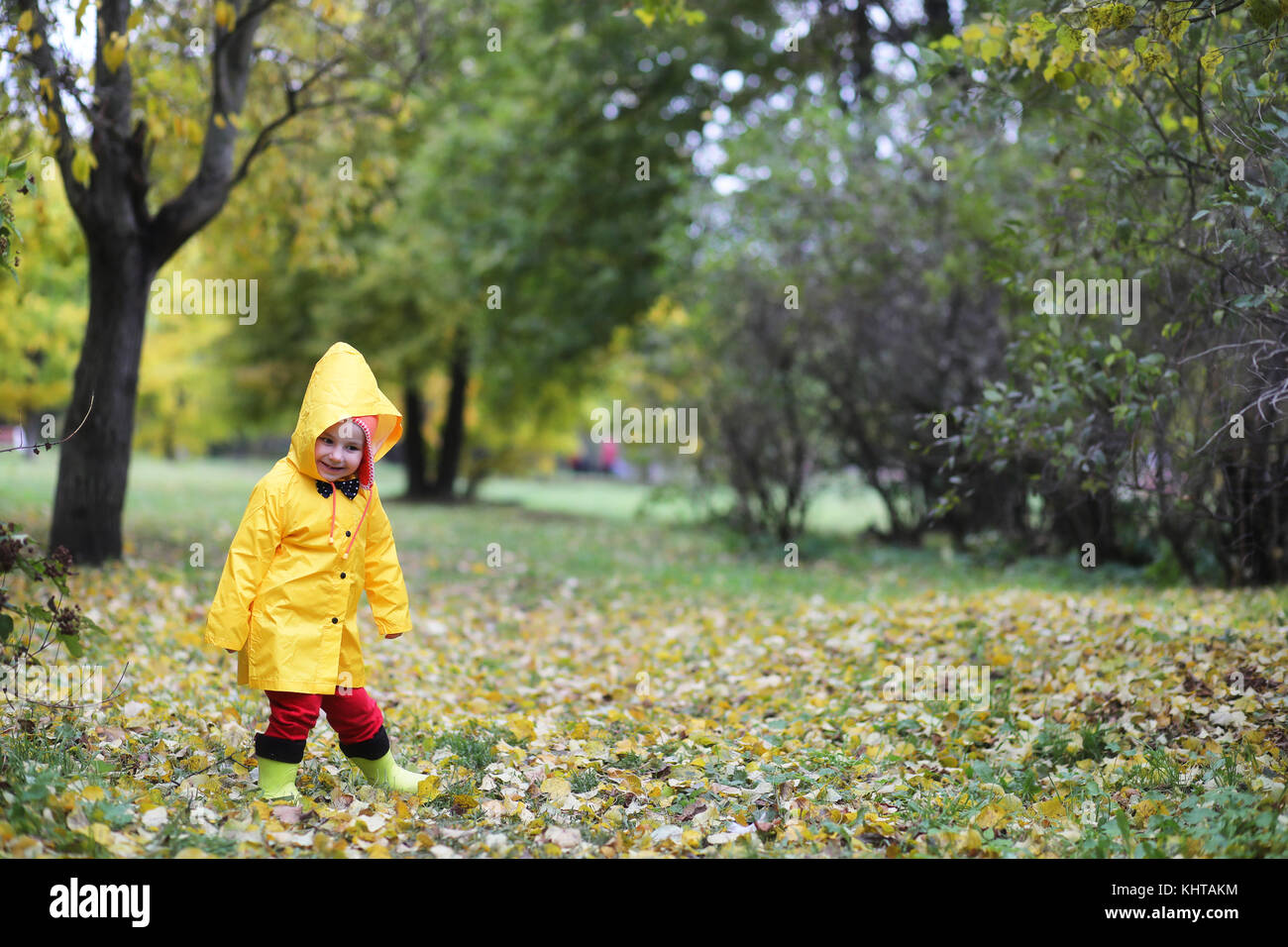 Children in the autumn park walk Stock Photo - Alamy
