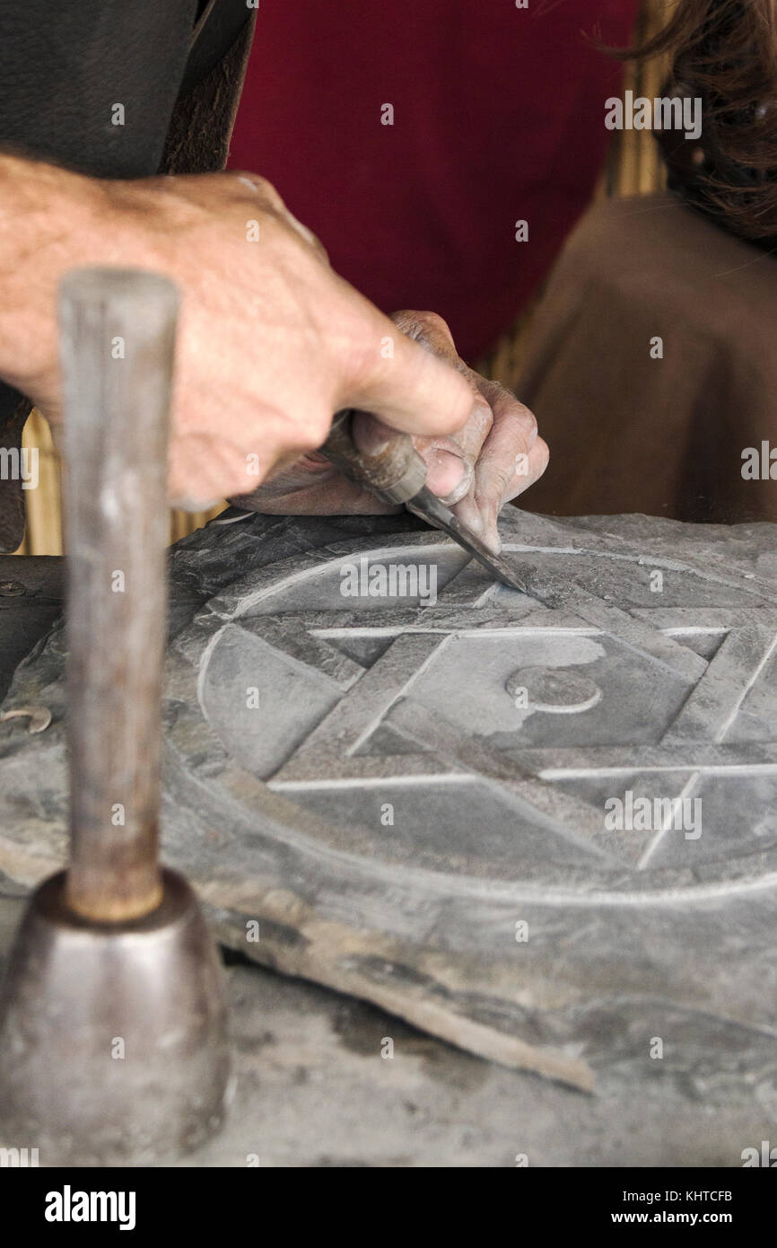 Stonework craftsman hi-res stock photography and images - Alamy