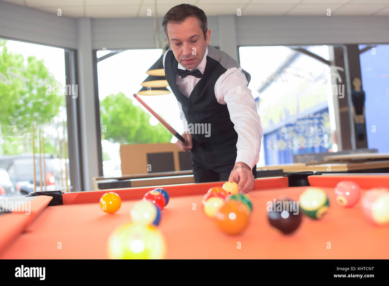 portrait of a professional snooker playing Stock Photo - Alamy