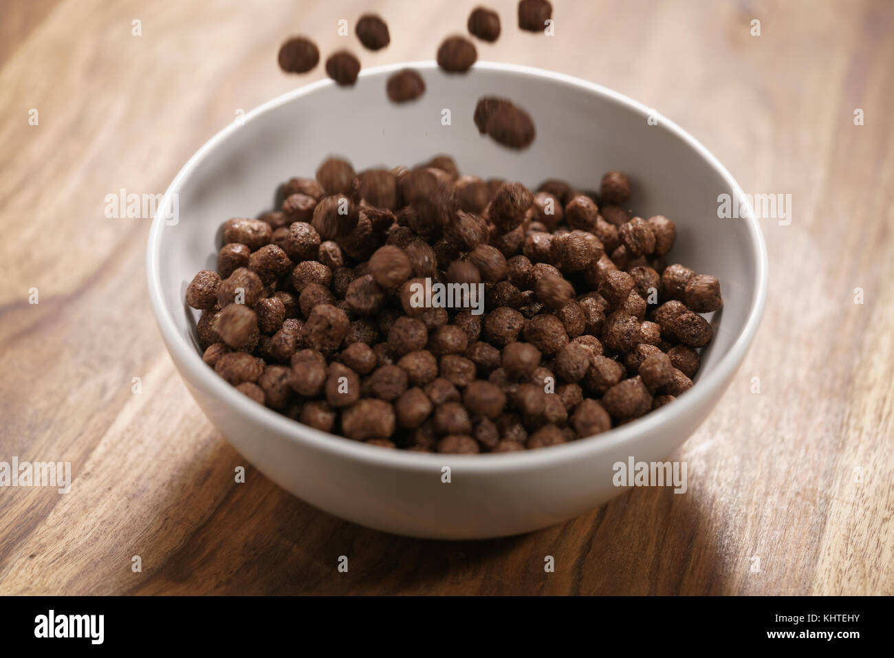 Falling cereal flakes hi-res stock photography and images - Alamy