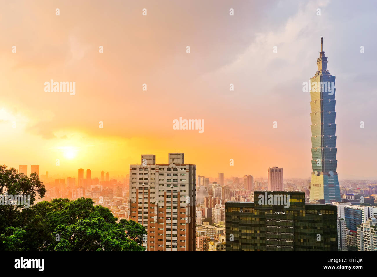 View of the skyline at sunset in Taipei, Taiwan Stock Photo - Alamy