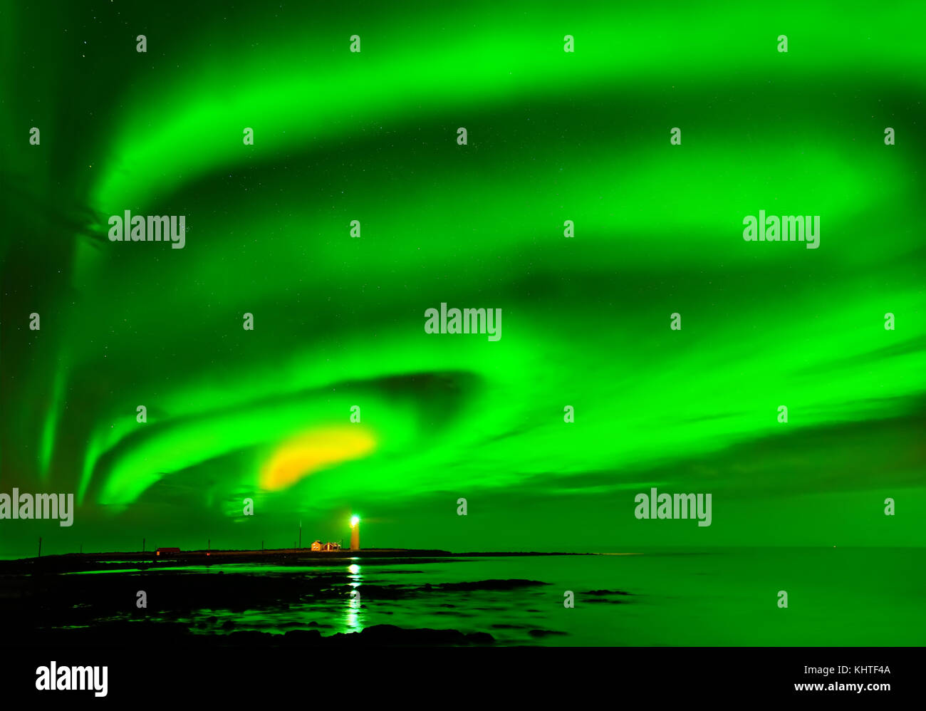 View of the northern light at Grotta Lighthouse in Reykjavik, Iceland ...