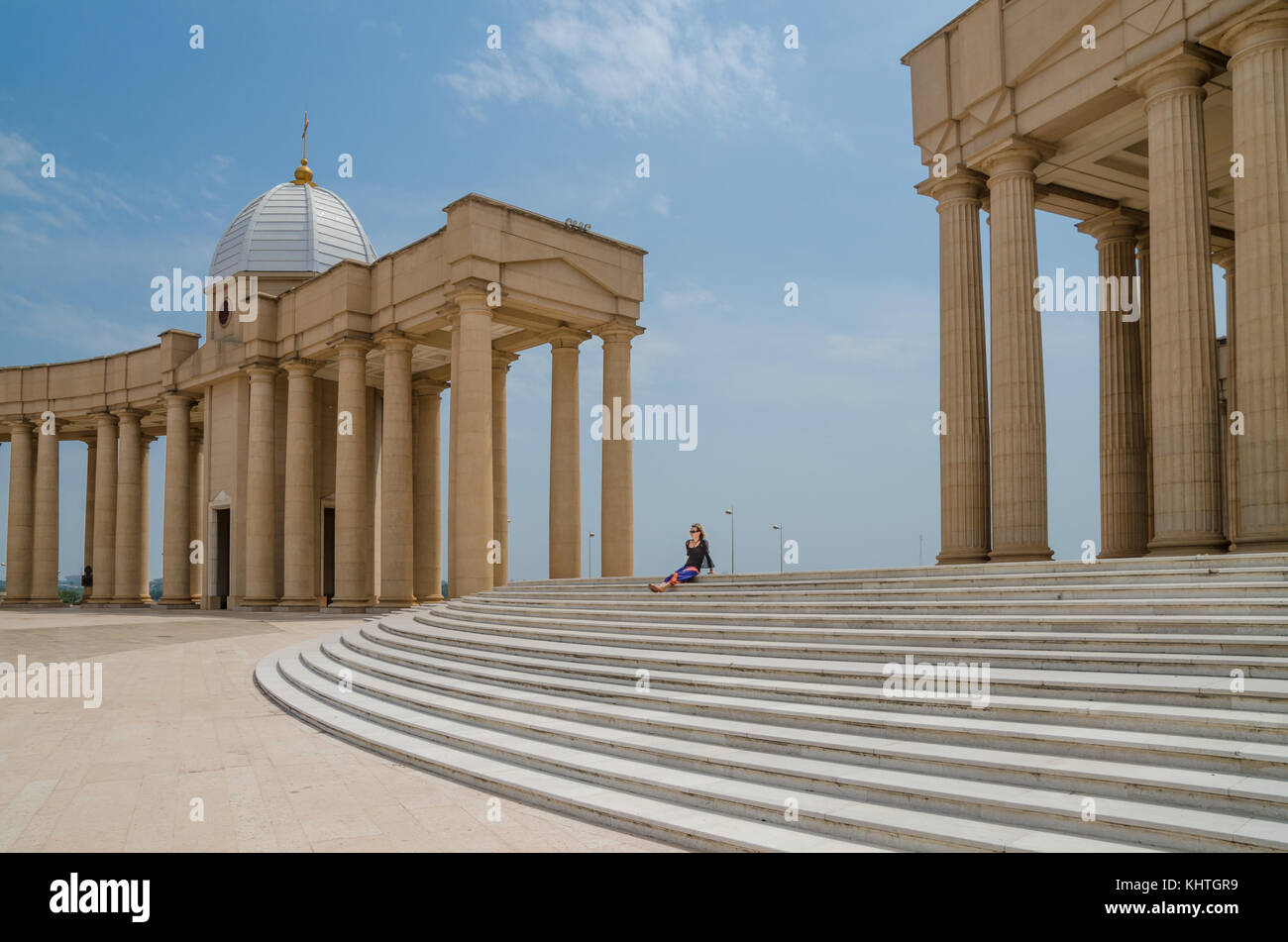 Basilica of our lady of peace of yamoussoukro hi-res stock photography ...