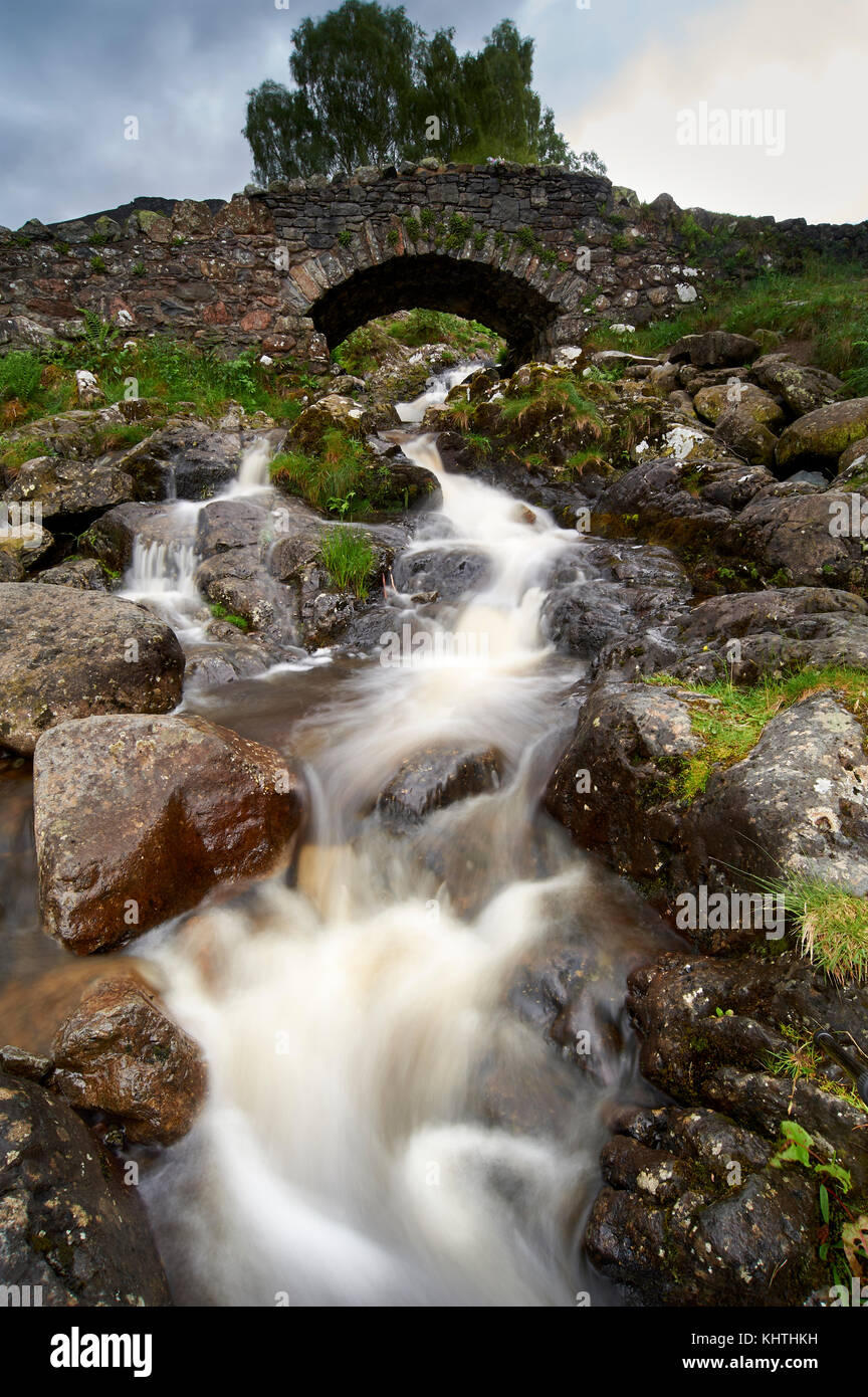 Scenic view of Ashness bridge crossing barrow beck, Borrowdale, Lake ...