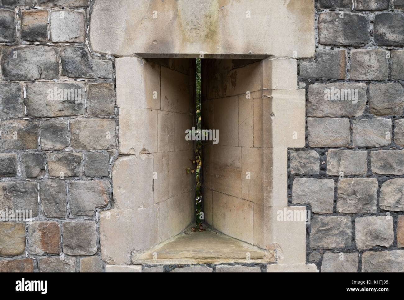 Arrow slit in the Windsor Castle wall Stock Photo - Alamy