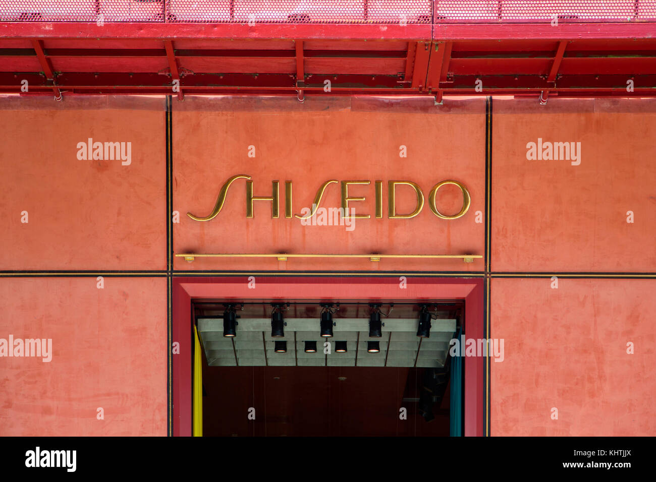 Shiseido hi-res stock photography and images - Alamy
