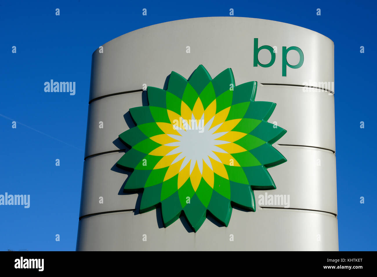 British petroleum logo hi-res stock photography and images - Alamy